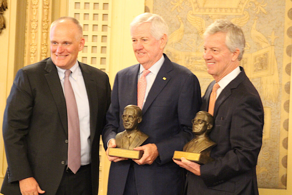 MBNA feted at du Pont Freedom Award reception - DBT