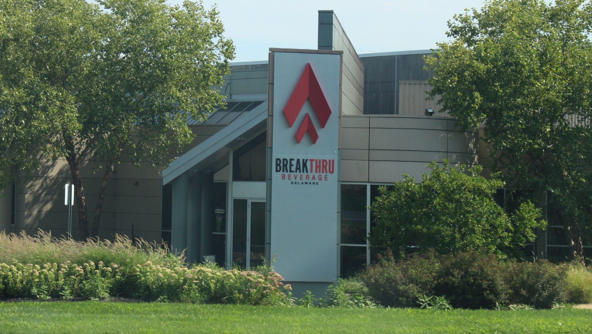 Breakthru Beverage signs deal for new Middletown HQ - DBT