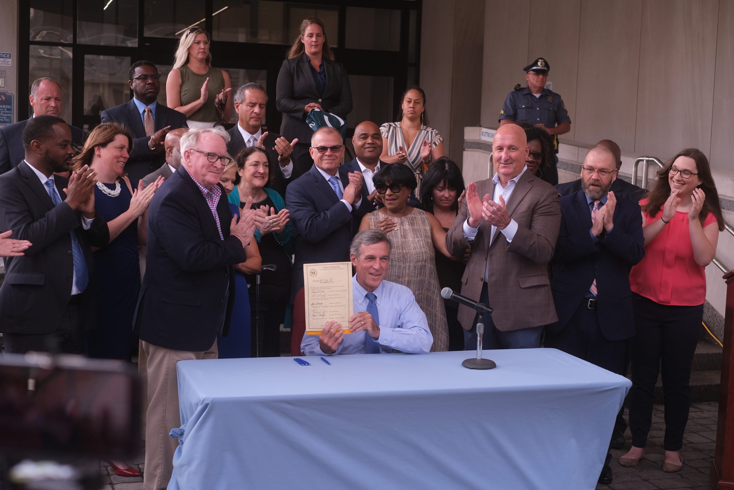 Carney signs bill to set minimum wage to $15 by 2025 - DBT