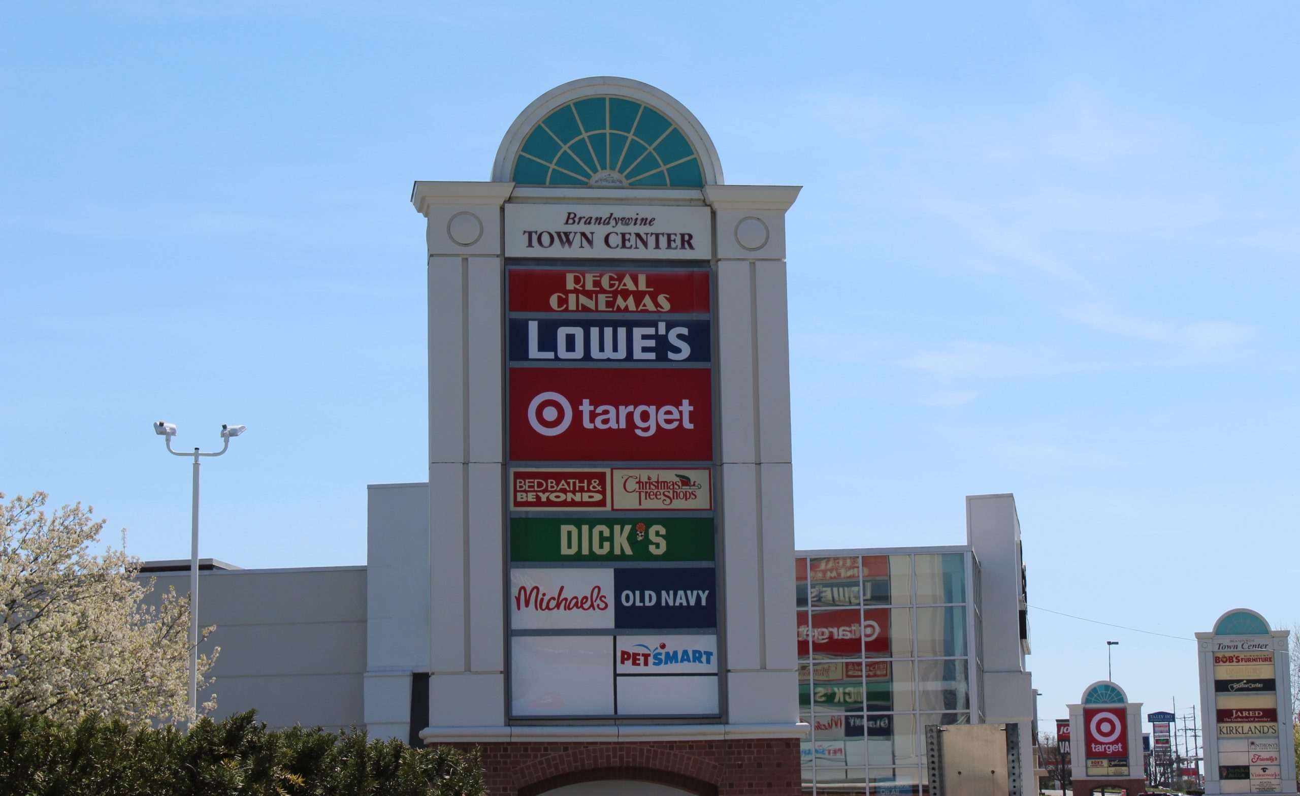 Acadia regains Brandywine Town Center ownership in $40M+ deal - DBT