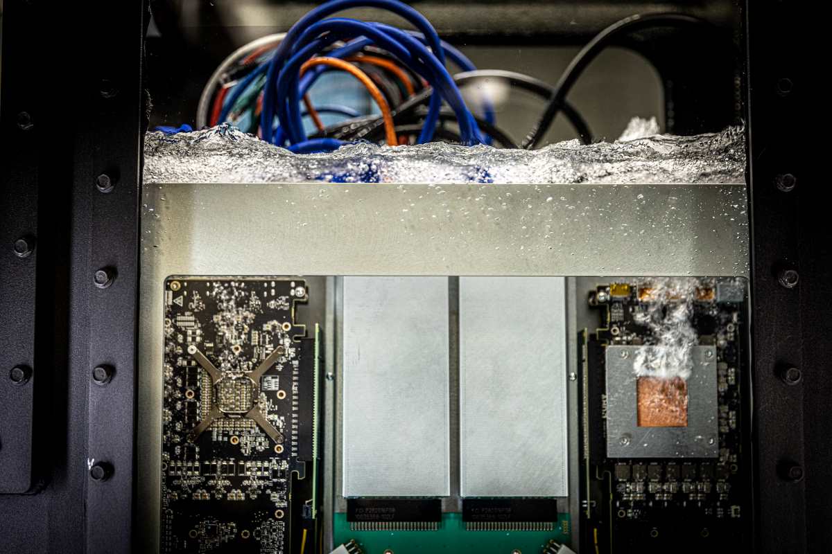 Top data center group runs trial of Chemours’ cooling fluid