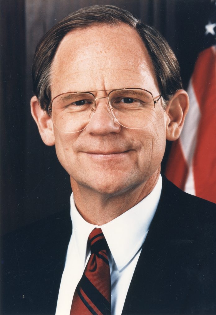 Former Gov. Mike Castle dies at 86