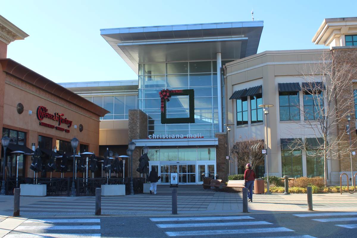 Delaware stores capitalize on tax-free status during holiday season