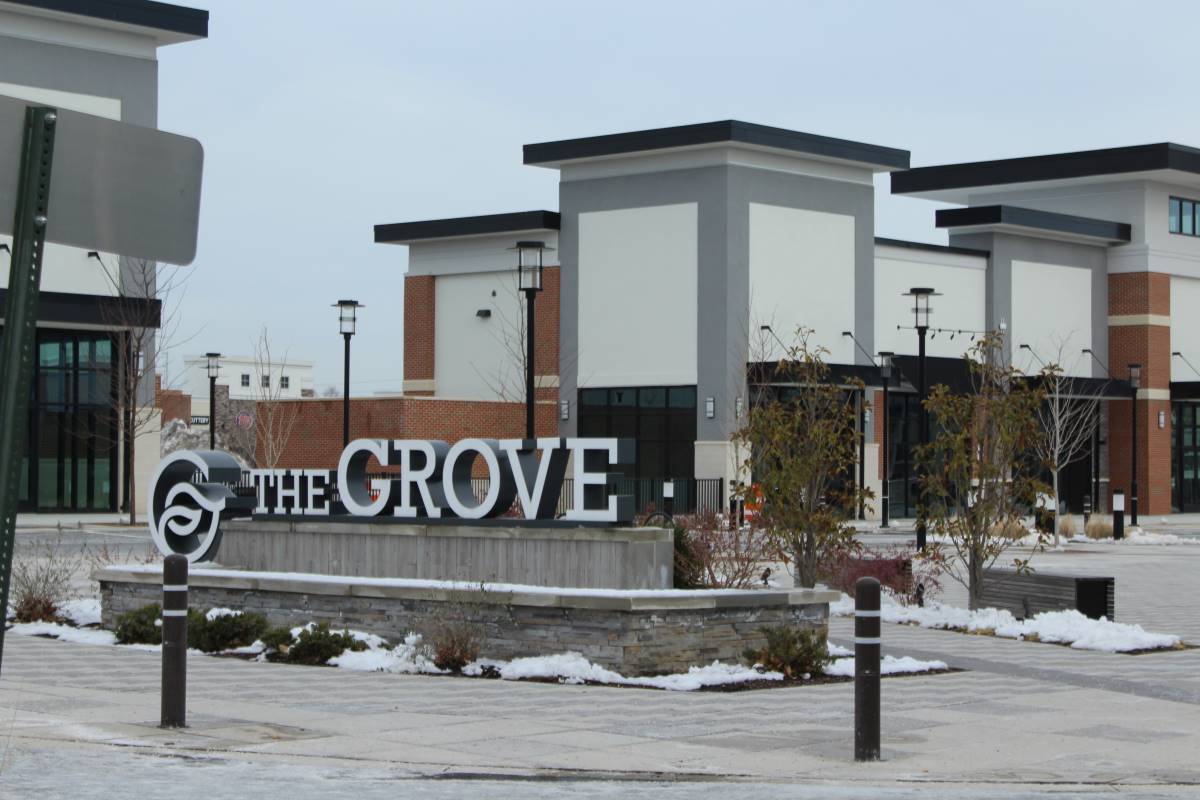 Lefty’s Alley & Eats lease brings The Grove close to capacity